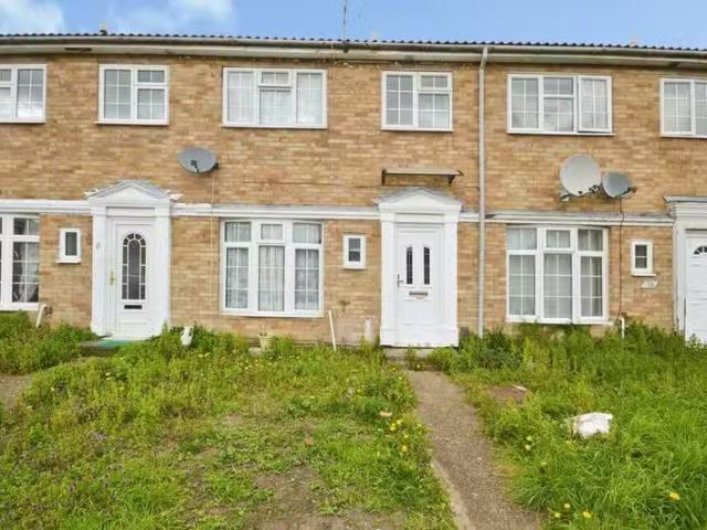 3 bedroom Mid Terrace House to rent, Brompton Close, Hounslow.