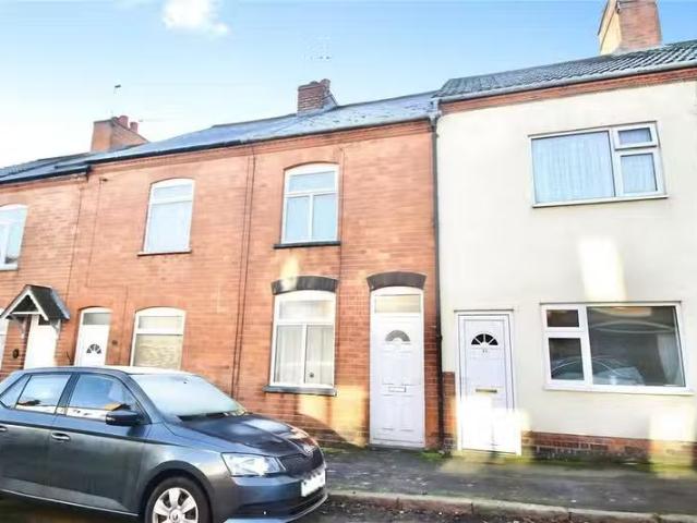 3 bedroom Mid Terrace House to rent, Canning Street, Hinckley.