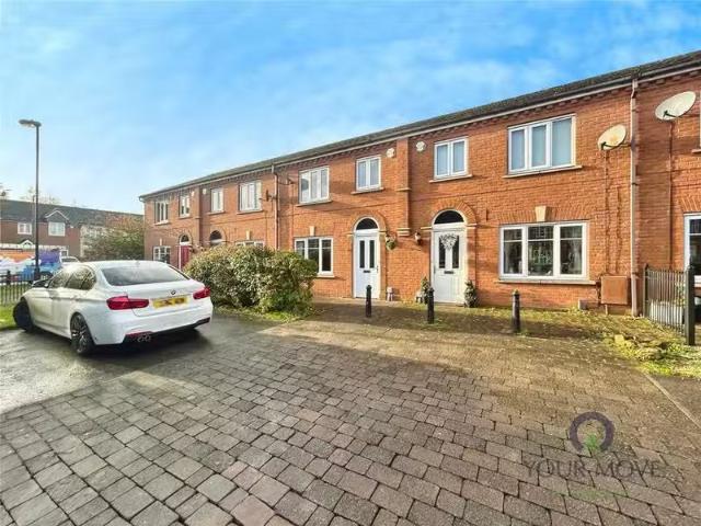 3 bedroom Mid Terrace House to rent, Cape Gardens, Shaw, OL2.