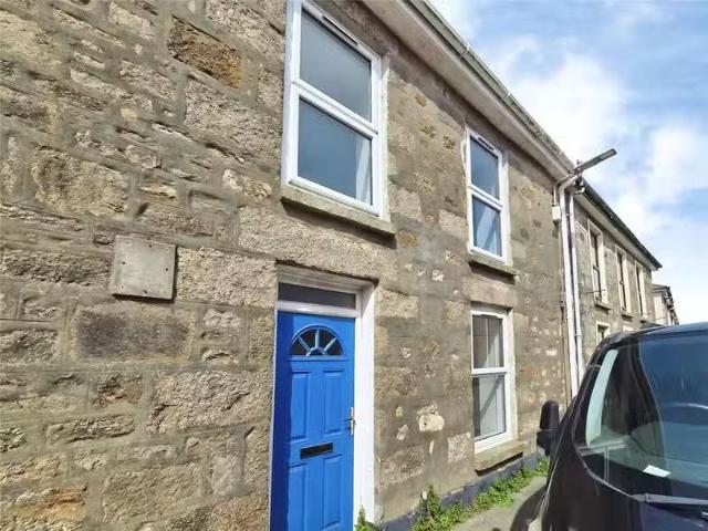 3 bedroom Mid Terrace House to rent, Carnarthen Street, Cambor.