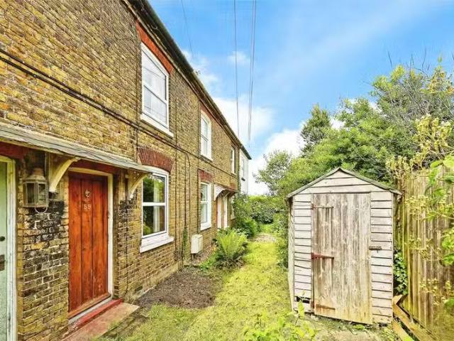 3 bedroom Mid Terrace House to rent, Church Road, Oare, ME13.