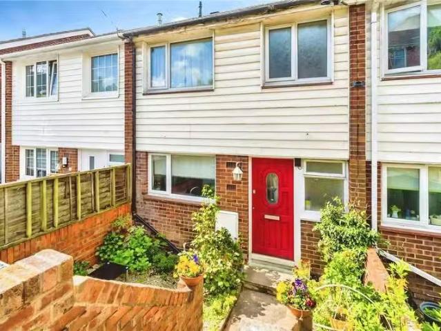 3 bedroom Mid Terrace House to rent, Cobden Rise, St. Catherin.