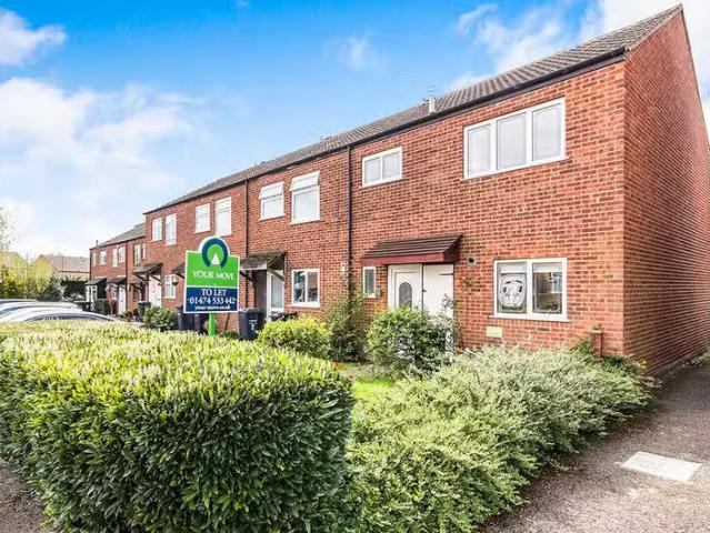 3 bedroom Mid Terrace House to rent, Cobsdene, Gravesend, DA12.