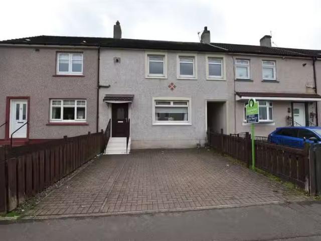 3 bedroom Mid Terrace House to rent, Crofthead Crescent, Bells.