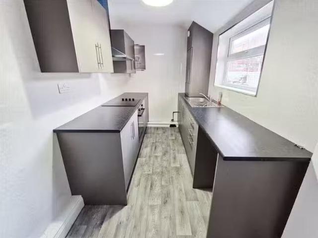 3 bedroom Mid Terrace House to rent, East View, Castletown, SR.