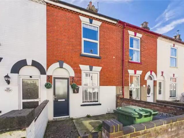 3 bedroom Mid Terrace House to rent, Elsie Road, Great Yarmout.