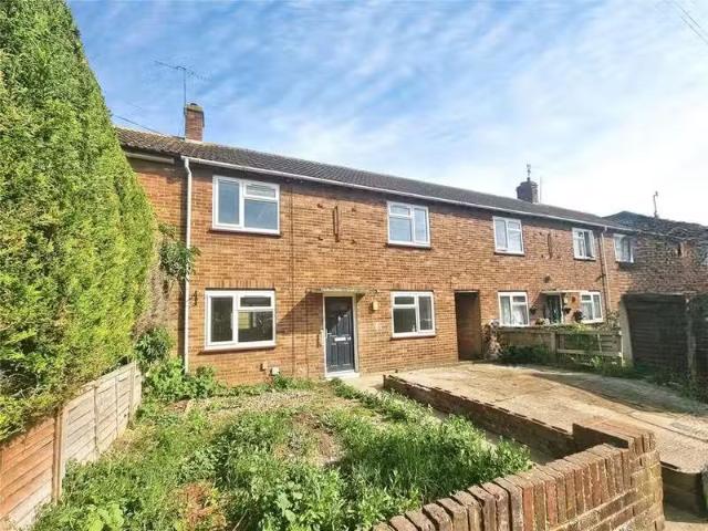 3 bedroom Mid Terrace House to rent, Fostall Road, Faversham.