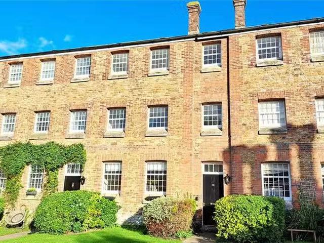 3 bedroom Mid Terrace House to rent, Frederick Thatcher Place.