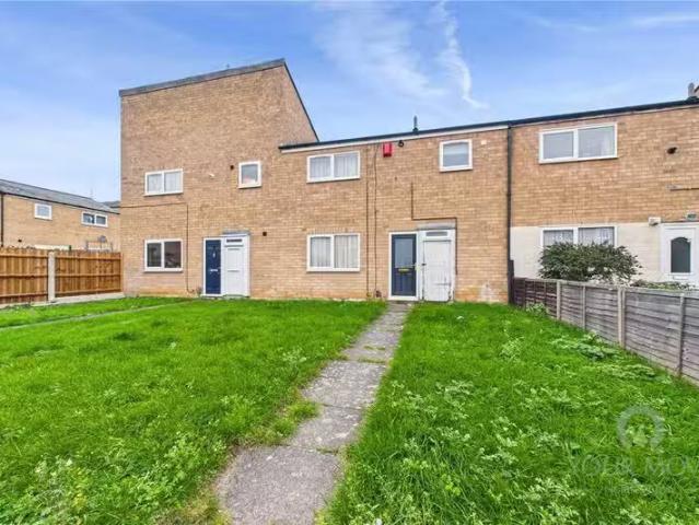 3 bedroom Mid Terrace House to rent, Gibbs Acre Court, Northam.