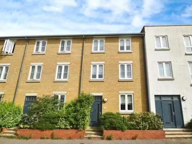 3 bedroom Mid Terrace House to rent, Golf Road, Deal, CT14 £1.