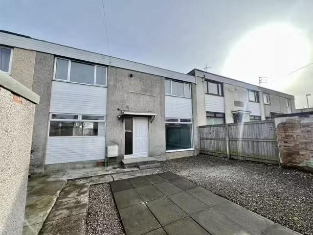 3 bedroom Mid Terrace House to rent, Greenlaw Crescent, Glenro.