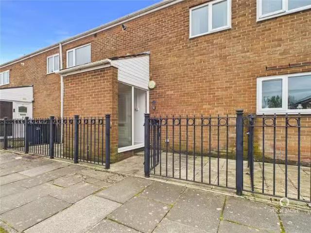 3 bedroom Mid Terrace House to rent, Hareydene, Newcastle upon.