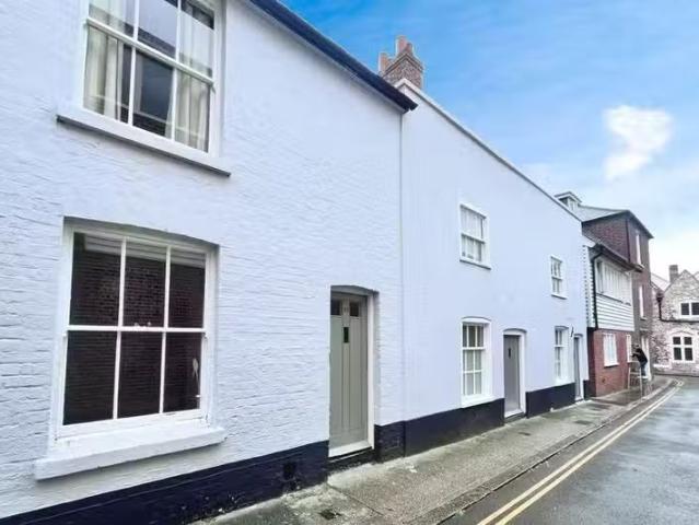 3 bedroom Mid Terrace House to rent, Hawks Lane, Canterbury, C.