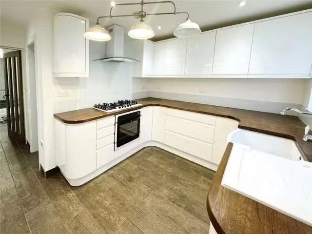 3 bedroom Mid Terrace House to rent, Hope Street, Blackburn, B.