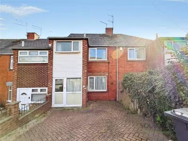 3 bedroom Mid Terrace House to rent, Hunshelf Road, Chapeltown.