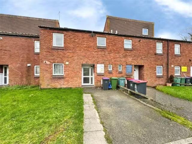 3 bedroom Mid Terrace House to rent, Hurleybrook Way, Leegomer.