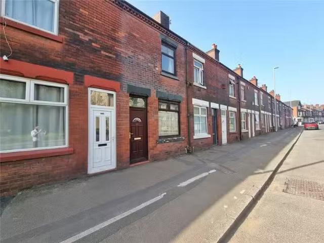 3 bedroom Mid Terrace House to rent, King Street, Stoke on Tre.