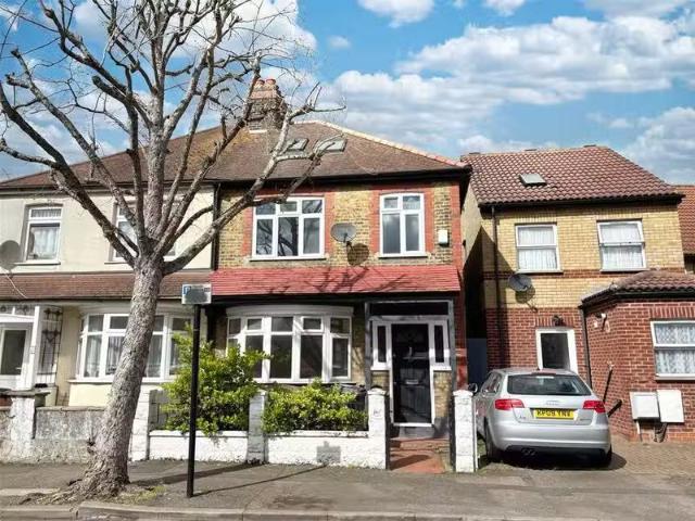 3 bedroom Mid Terrace House to rent, Longfellow Road, Walthams.