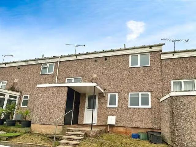 3 bedroom Mid Terrace House to rent, Madagascar Close, Exmouth.