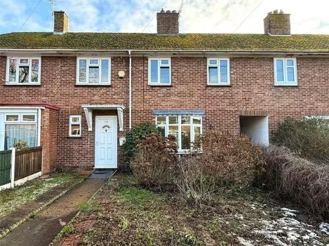 3 bedroom Mid Terrace House to rent, New College Close, Gorles.