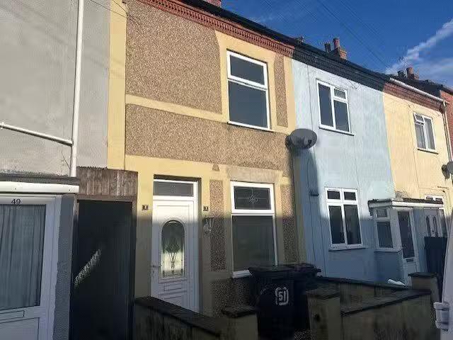 3 bedroom Mid Terrace House to rent, Oxford Street, Coalville.