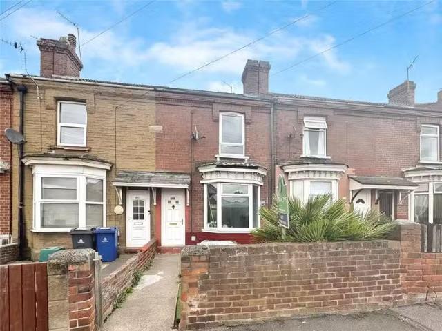 3 bedroom Mid Terrace House to rent, Queens Road, Doncaster, D.