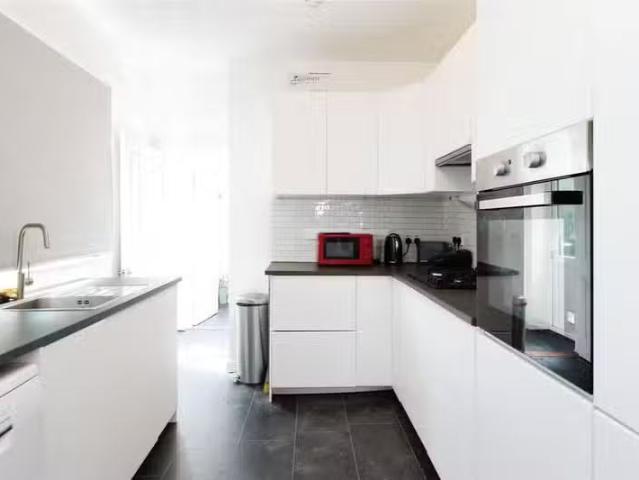 3 bedroom Mid Terrace House to rent, Reginald Road, Southsea.