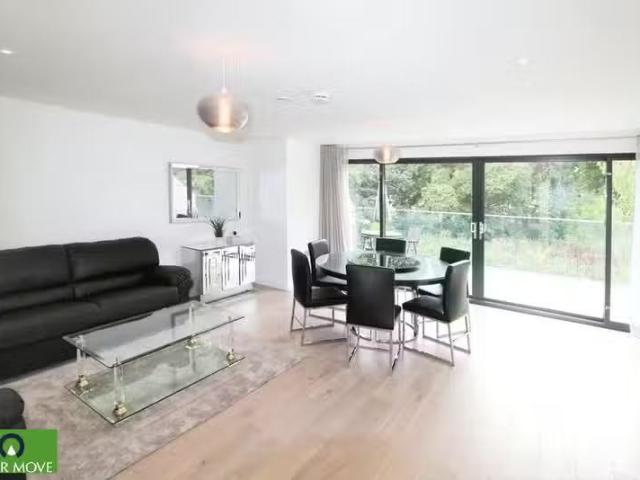 3 bedroom Mid Terrace House to rent, Riverside Walk, Ashford.