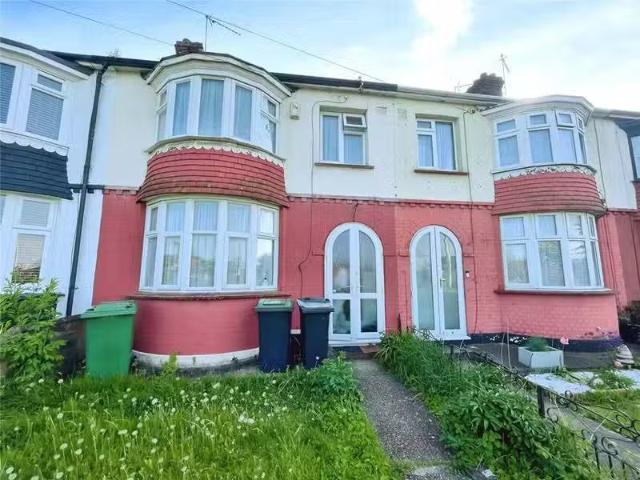 3 bedroom Mid Terrace House to rent, Rochester Road, Gravesend.