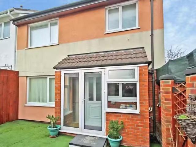 3 bedroom Mid Terrace House to rent, Rose Close, Nottingham, N.