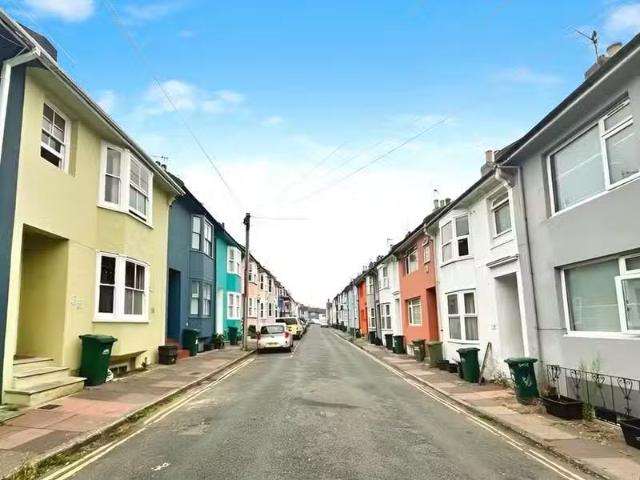 3 bedroom Mid Terrace House to rent, Southampton Street, Brigh.