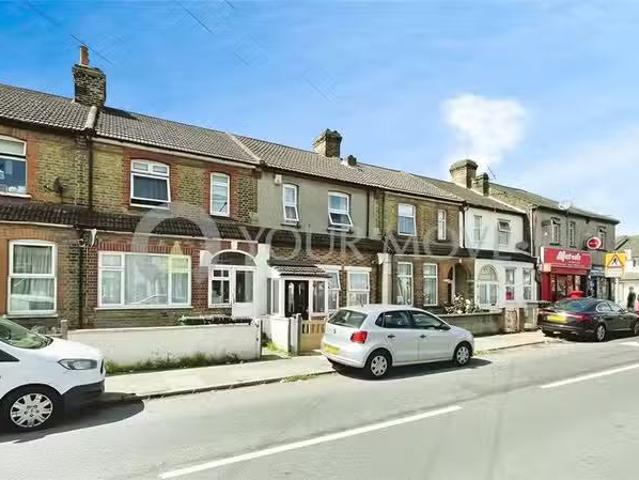 3 bedroom Mid Terrace House to rent, St. Vincents Road, Dartfo.