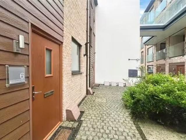 3 bedroom Mid Terrace House to rent, Stour Street, Canterbury.