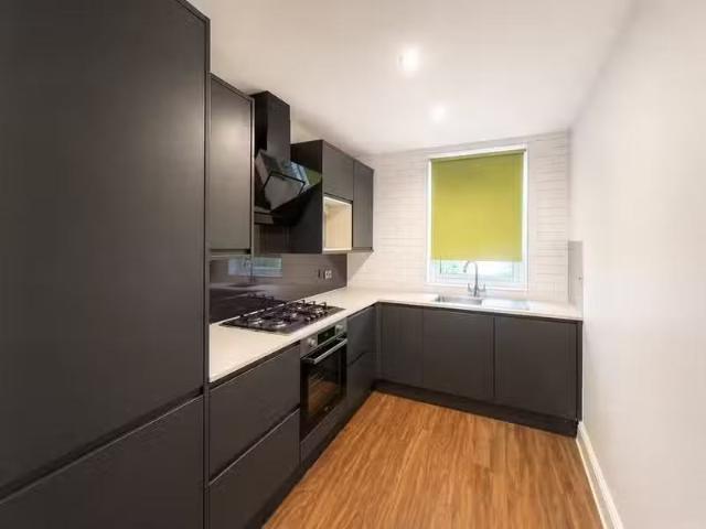 3 bedroom Mid Terrace House to rent, Stephen Street, Blackburn.