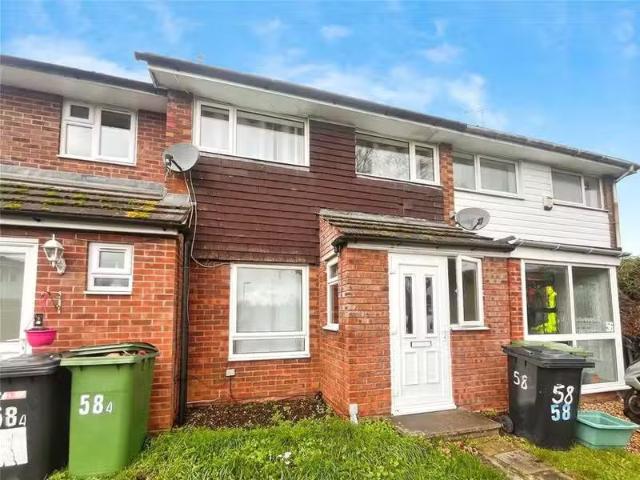 3 bedroom Mid Terrace House to rent, Stukeley Road, Basingstok.