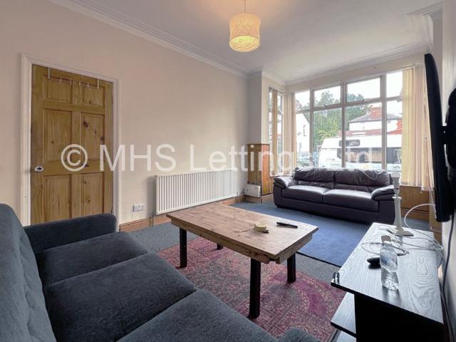 3 Bedroom Mid Terraced House for rent in Newport Mount