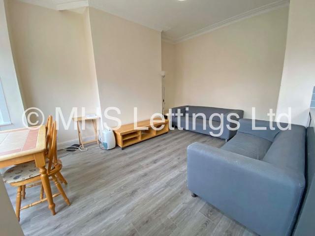 3 Bedroom Mid Terraced House for rent in Beechwood Mount