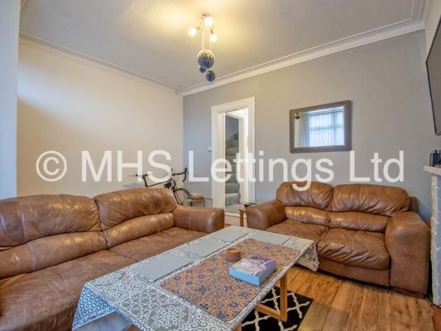 3 Bedroom Mid Terraced House for rent in Clarkson View