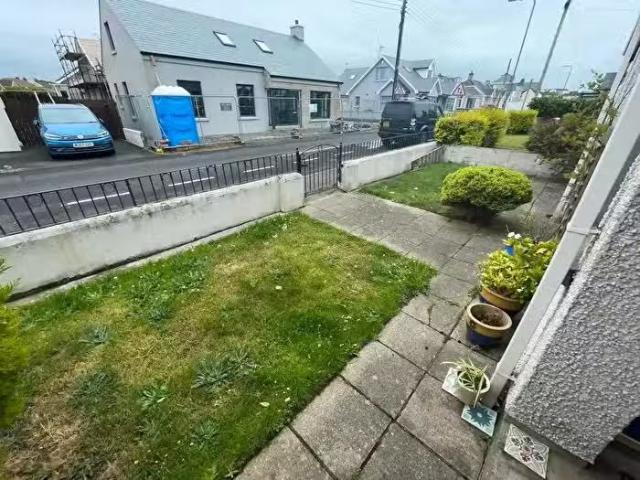 3 Bedroom Mid Terraced House For Sale In A Heatherlea Avenue.