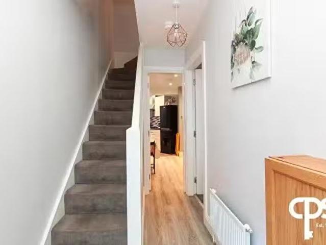 3 Bedroom Mid Terraced House For Sale In College Place North.