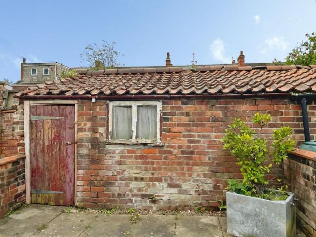 3 bedroom Mid Terraced House to let