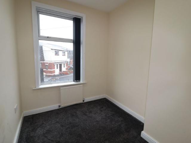 3 Bedroom Mid Terraced House To Rent