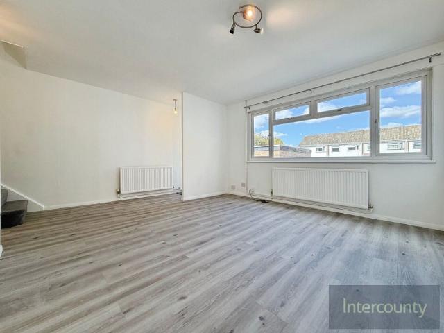 3 Bedroom Mid Terraced House To Rent
