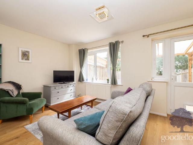 3 bedroom mid terraced house to rent
