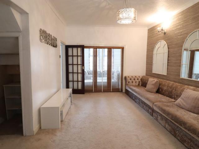 3 Bedroom Mid Terraced House To Rent