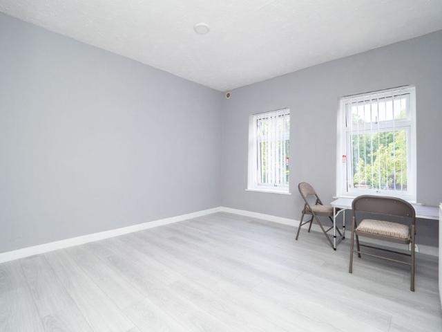 3 bedroom mid terraced house to rent
