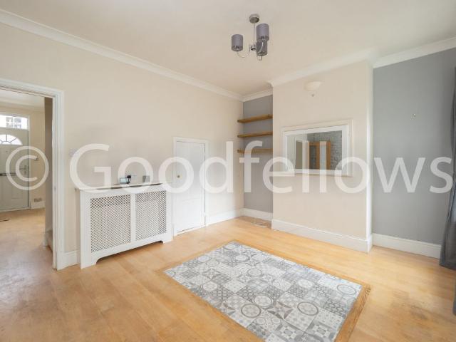 3 bedroom mid terraced house to rent