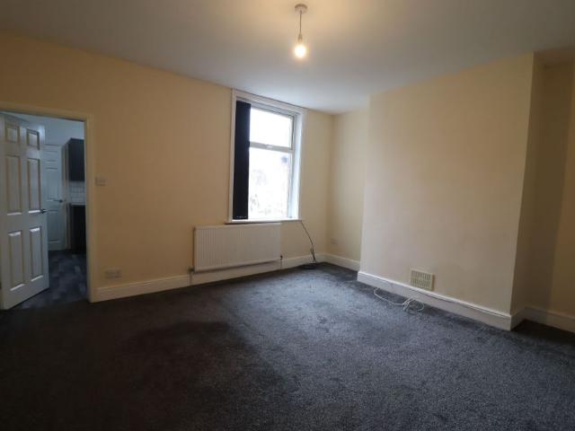 3 Bedroom Mid Terraced House To Rent