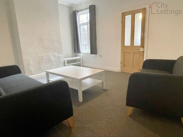 3 Bedroom Mid Terraced House