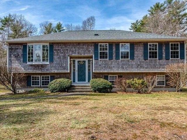 3 bedroom, Middleboro MA 02346 LS102369541